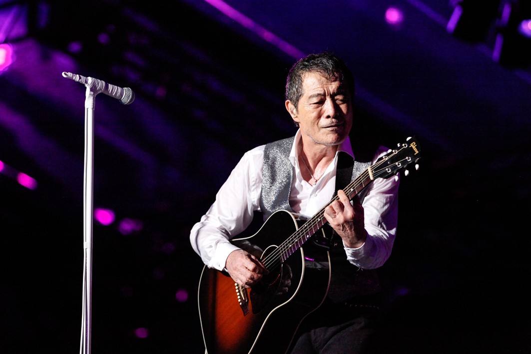 画像・写真 | 矢沢永吉、新国立でB'zとサプライズ初共演「たまん 画像・写真 | 矢沢永吉、新国立でB'zとサプライズ初共演「たまん