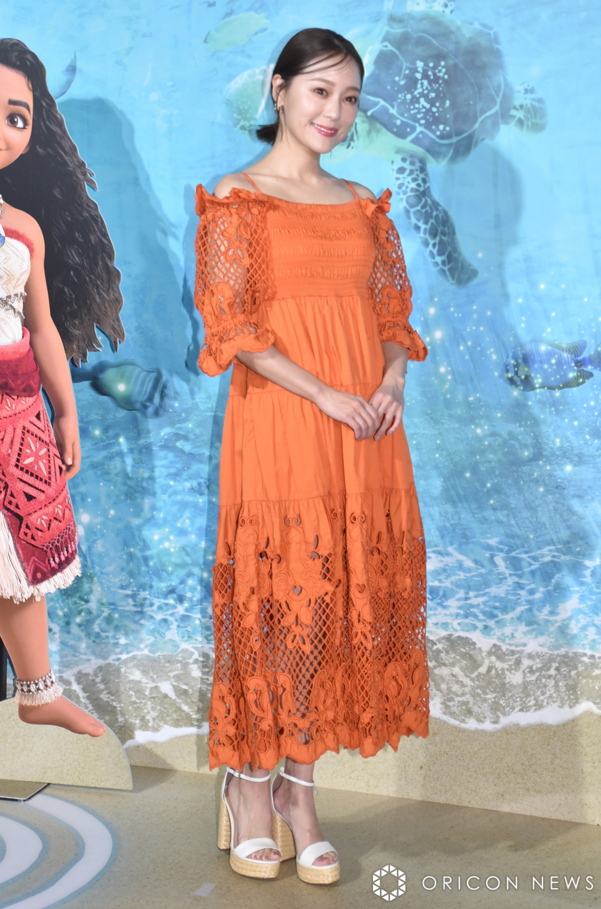 画像・写真 | peco、南国風ワンピースで『モアナ2』ジャパンプレミア 苦笑いで謝罪 オレンジの柄予定が「結構赤かった」 17枚目 | ORICON NEWS