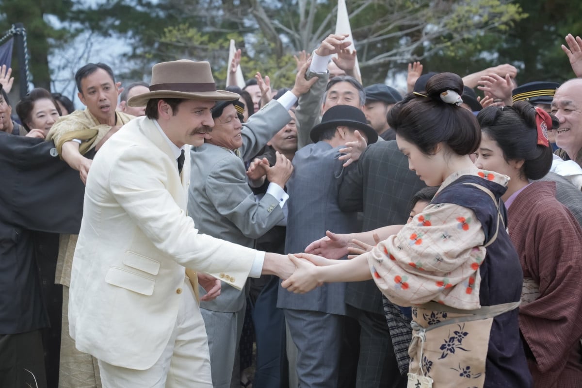 画像・写真 | 『ばけばけ』ヘブン、初めて訪れた日本に興味津々で… 第22回場面カット 2枚目 | オリコンニュース（ORICON NEWS）