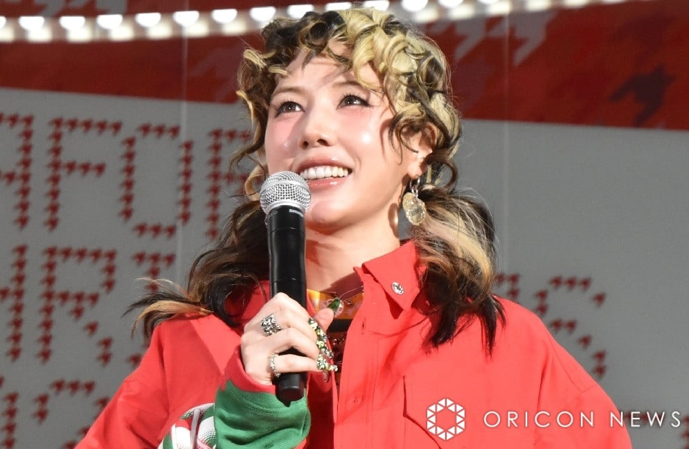 画像・写真 | 仲里依紗、長男12歳の誕生日をオーストラリアで祝福 親子で嬉し泣きする姿にファンもらい泣き「いいお母さんだなぁ」 5枚目 | オリコンニュース（ORICON NEWS）